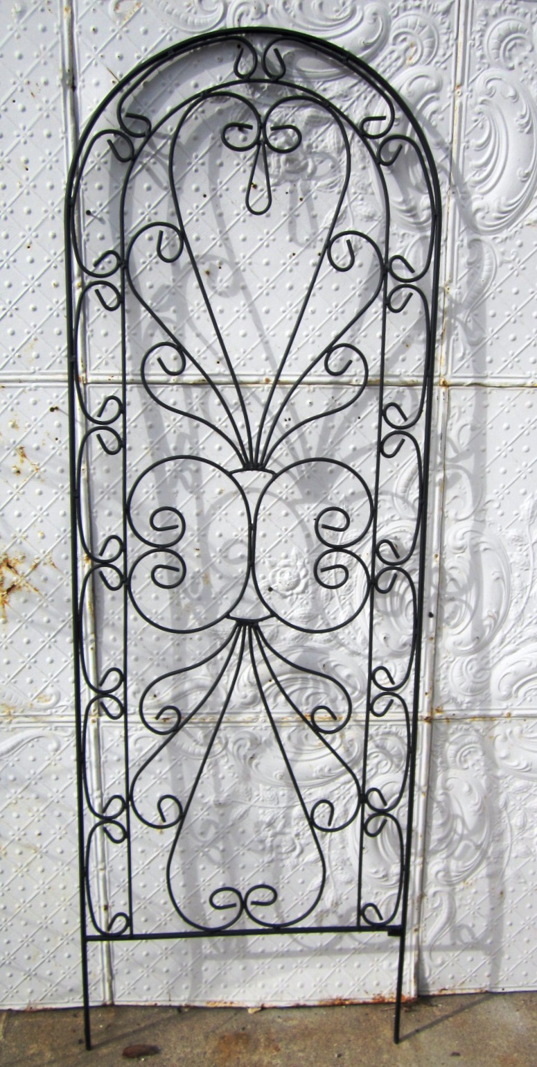 Wrought Iron Heart Garden Flower Trellis