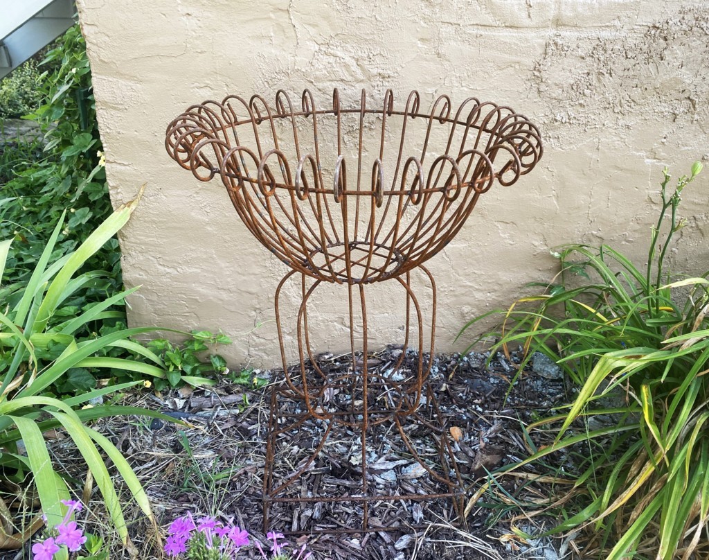 Wrought Iron Small Jacqueline Round Basket Decorative Plant Stand