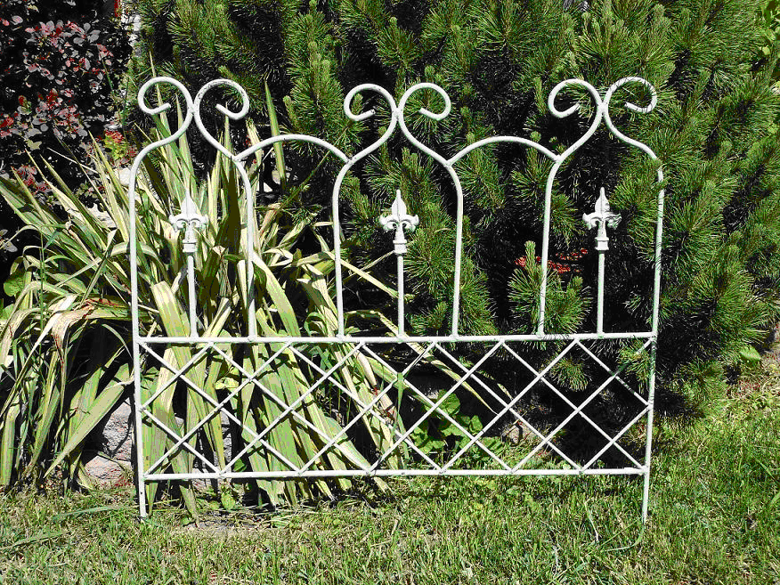 Wrought Iron Lattice Border Fence