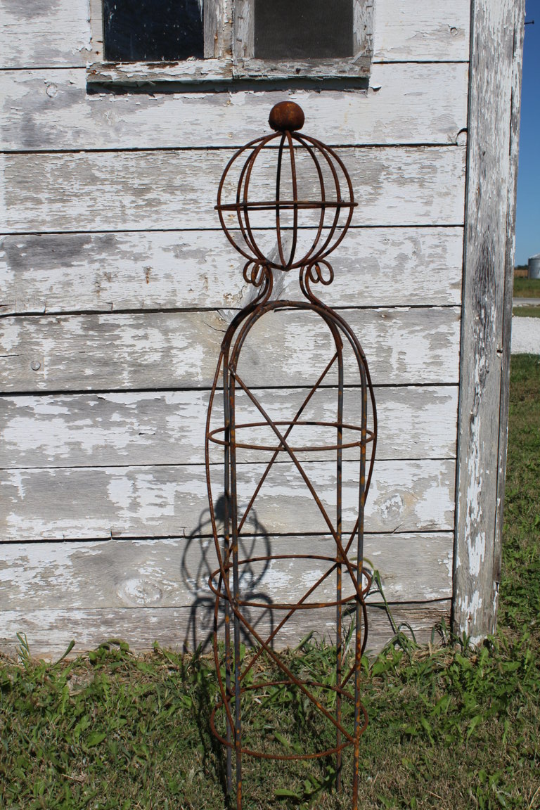 Wrought iron Medium Stick Man Topiary - Round Trellis