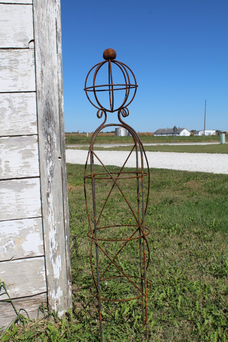 Wrought iron Medium Stick Man Topiary - Round Trellis