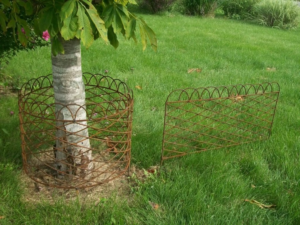 Wrought Iron Loop Topped X Fence Garden Edging