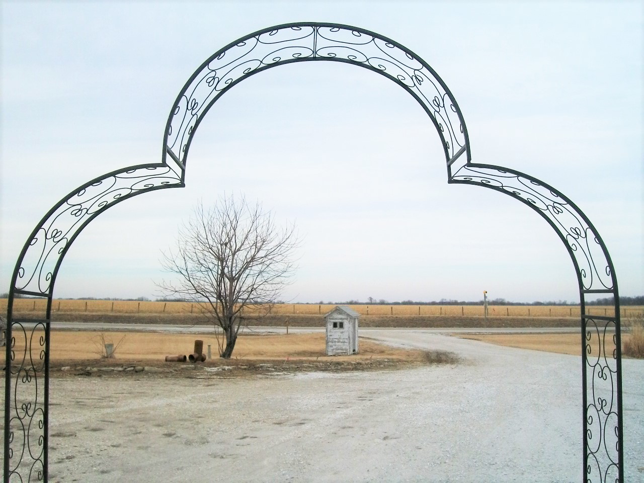 Wrought Iron Shell Arch Top Driveway Arbor
