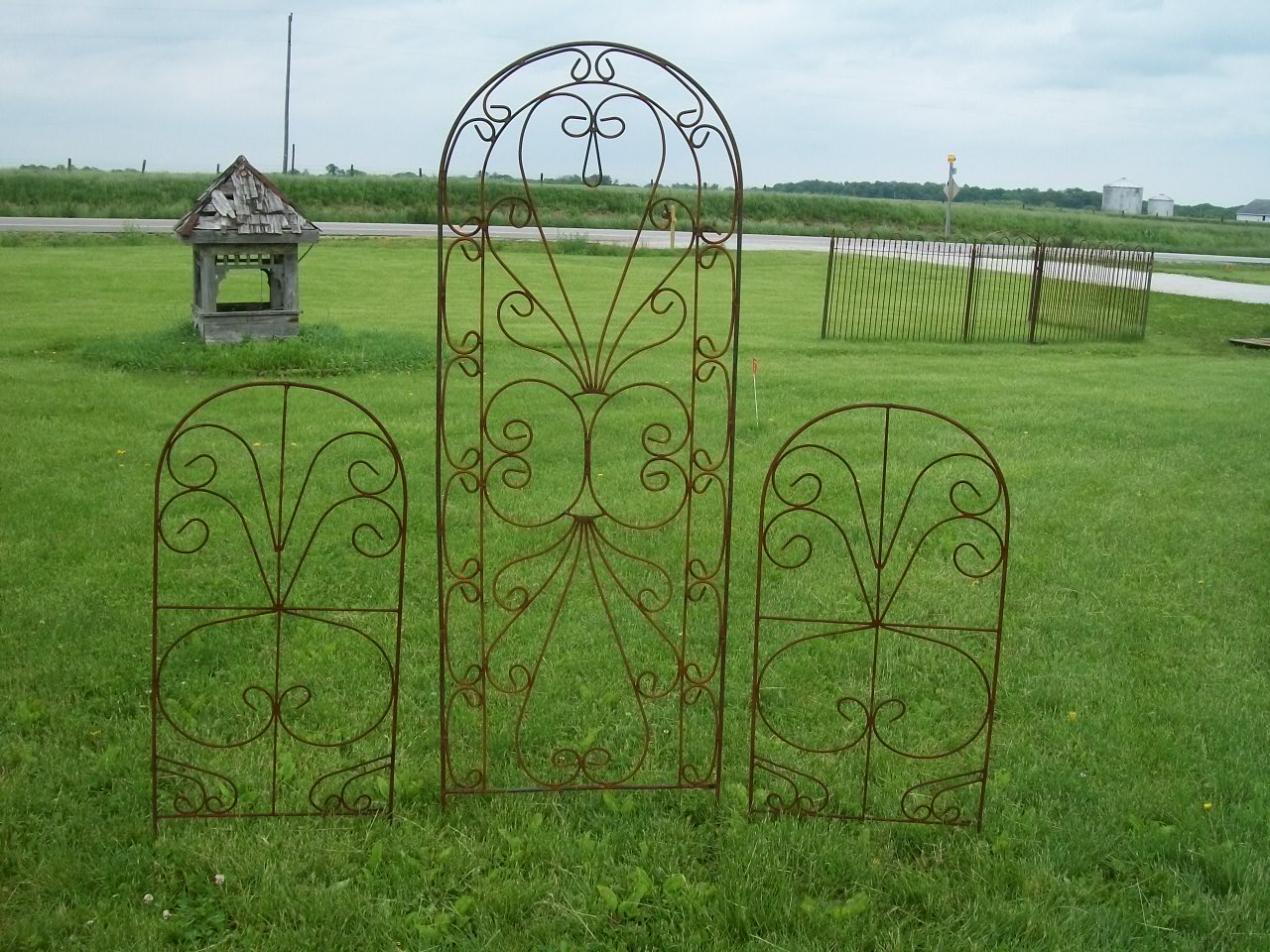 Wrought Iron Turnip Trellis - Flower Garden Trellis