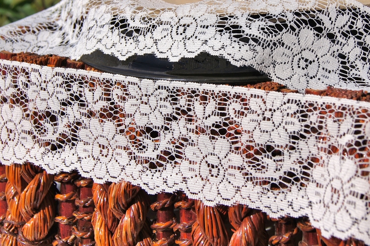 2-1/4" Ivory Vintage Floral Lace Trim