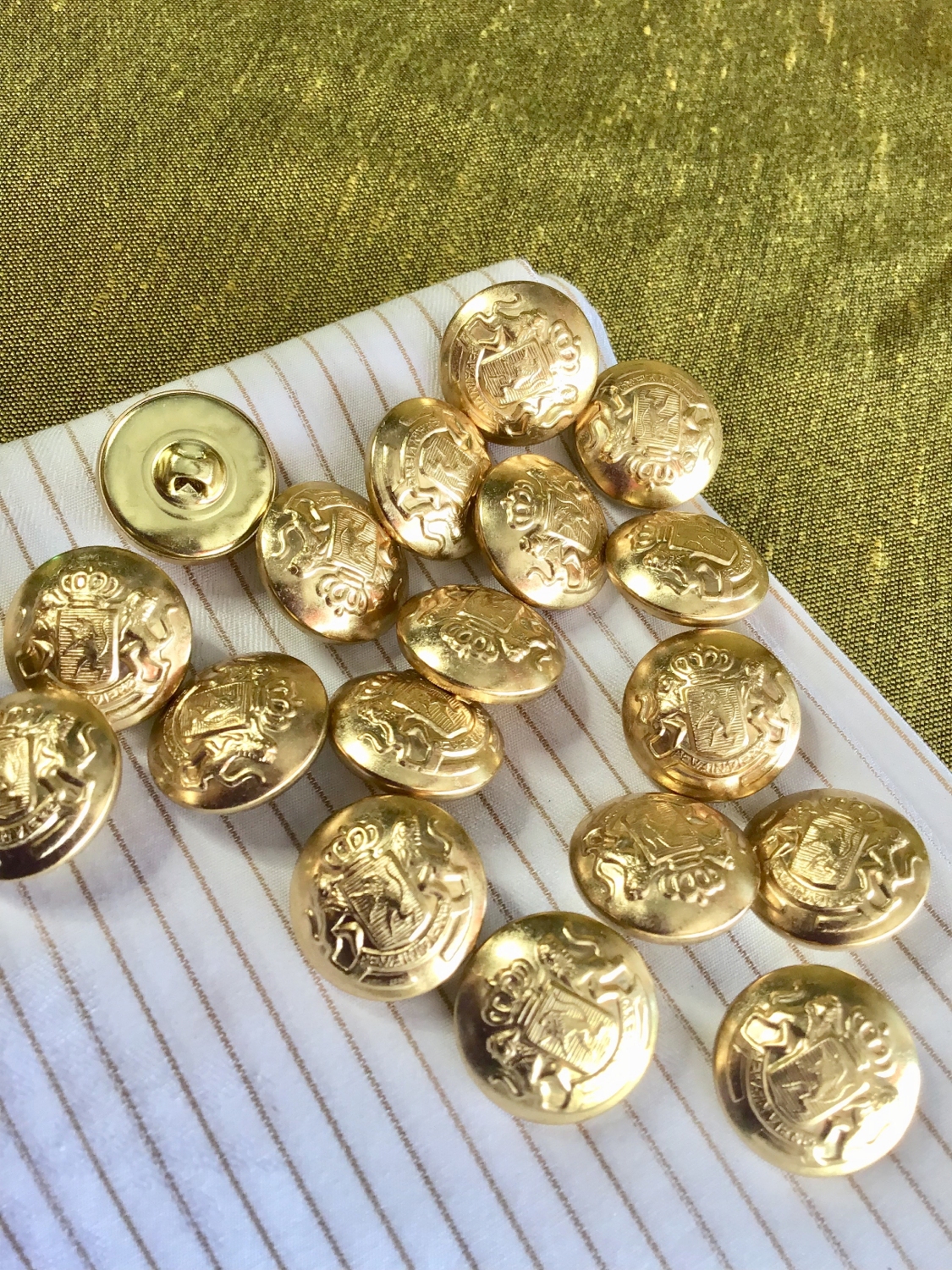 3/4" (19mm) 30L Royal Lion Metal Gold Dome Button Vintage Blazer Crest ...