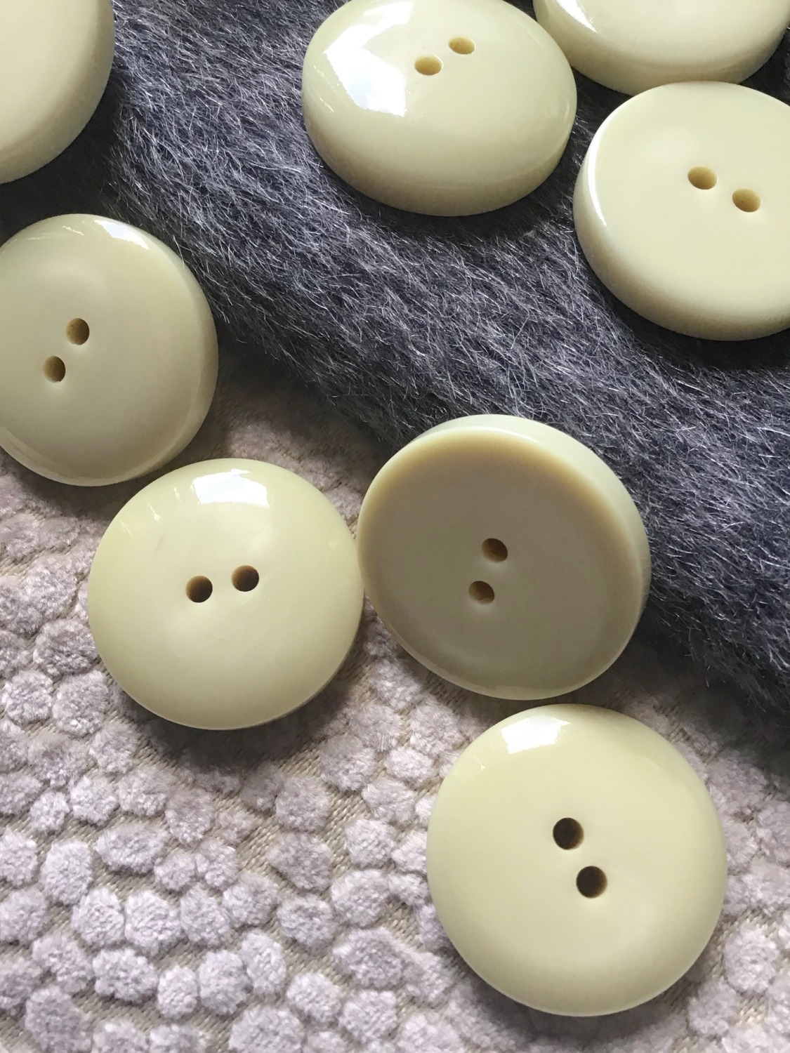 Beige Ivory Italian 2 Hole 1-3/16" (29mm) 48L Vintage Large Coat ...