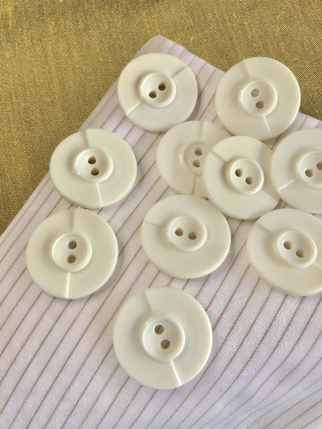 Designer Fashion Buttons 1-3/16" 30mm 48L Winter White 4 Hole Coat ...