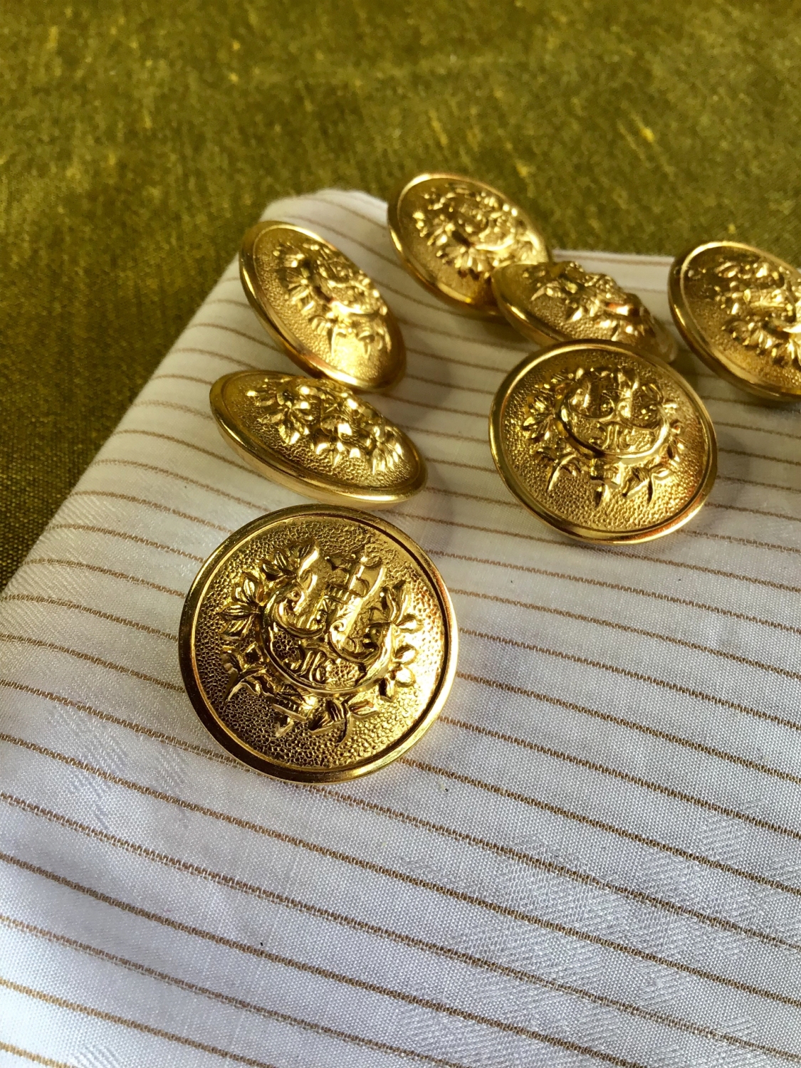 Gold Metal Crest Button 1" (25mm) 40L Vintage Blazer Buttons #830
