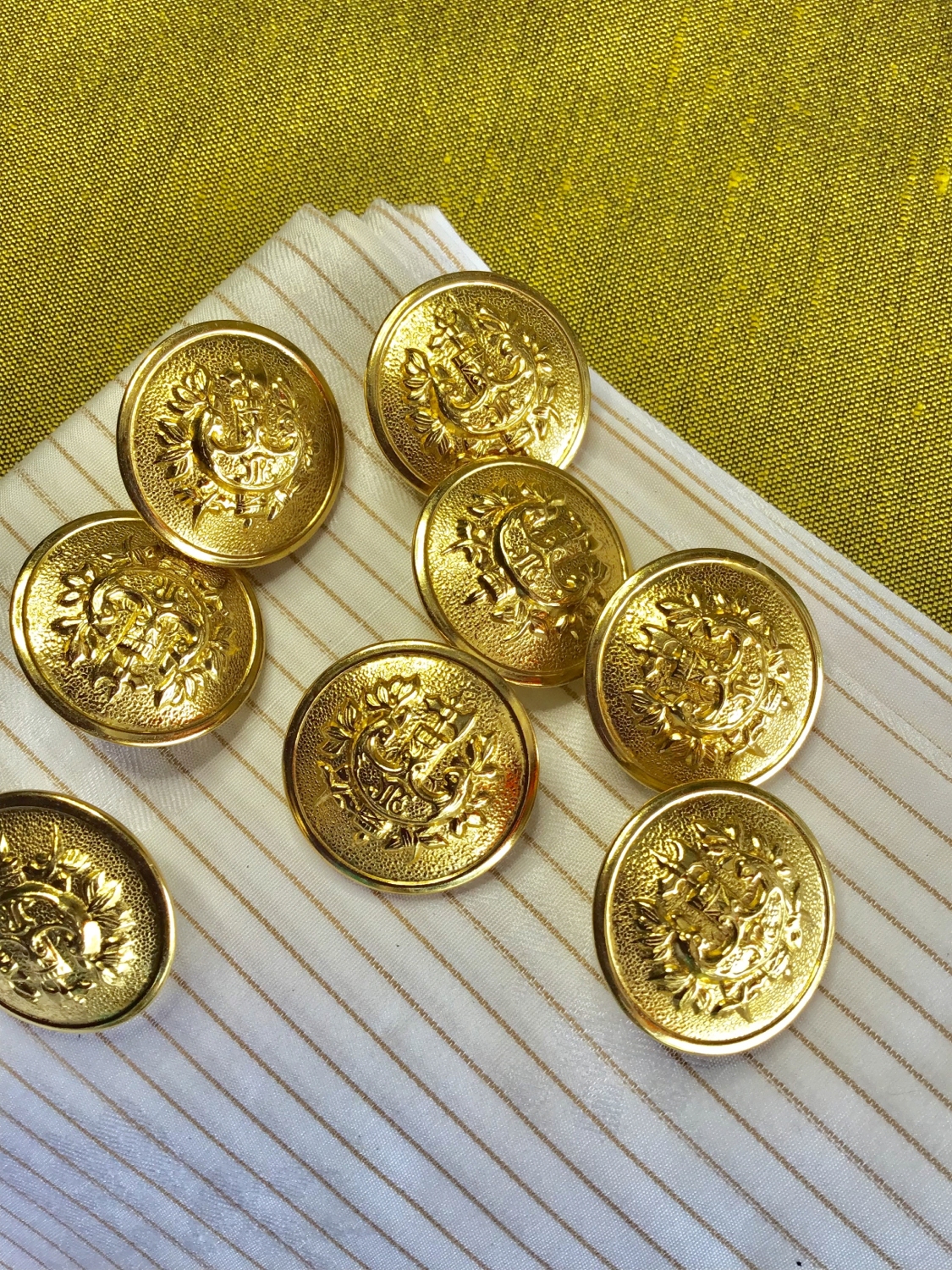 Gold Metal Crest Button 1" (25mm) 40L Vintage Blazer Buttons #830