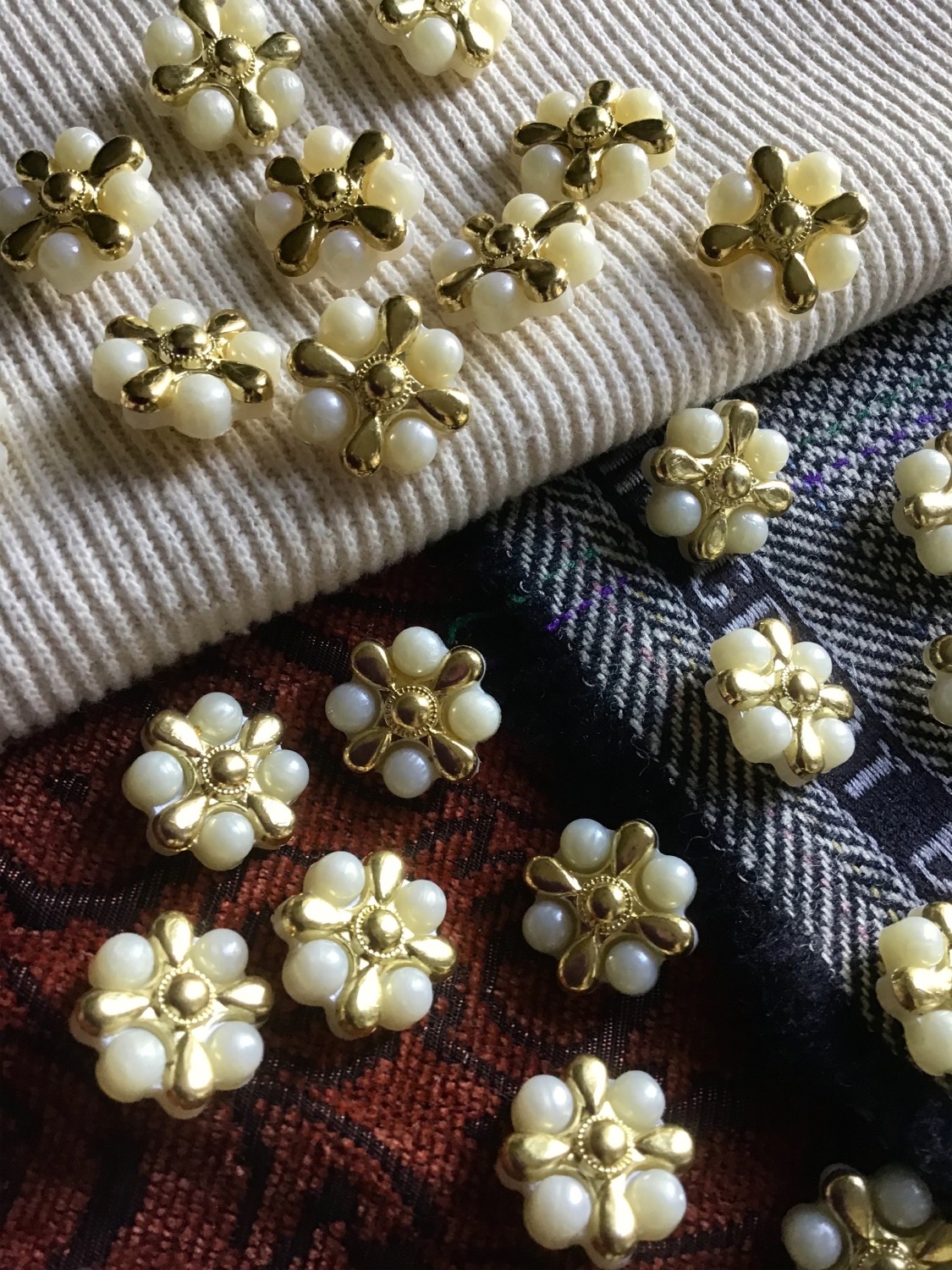 Gold Metallic Plastic Pearl Shank Button 13/16" (20mm) 32L Sewing ...