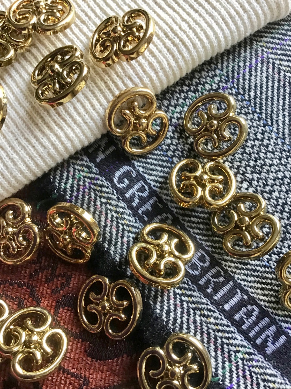 Gold Metallic Shank Fashion Button 7/8" x 1" (21mm x 25mm) Vintage Gold ...