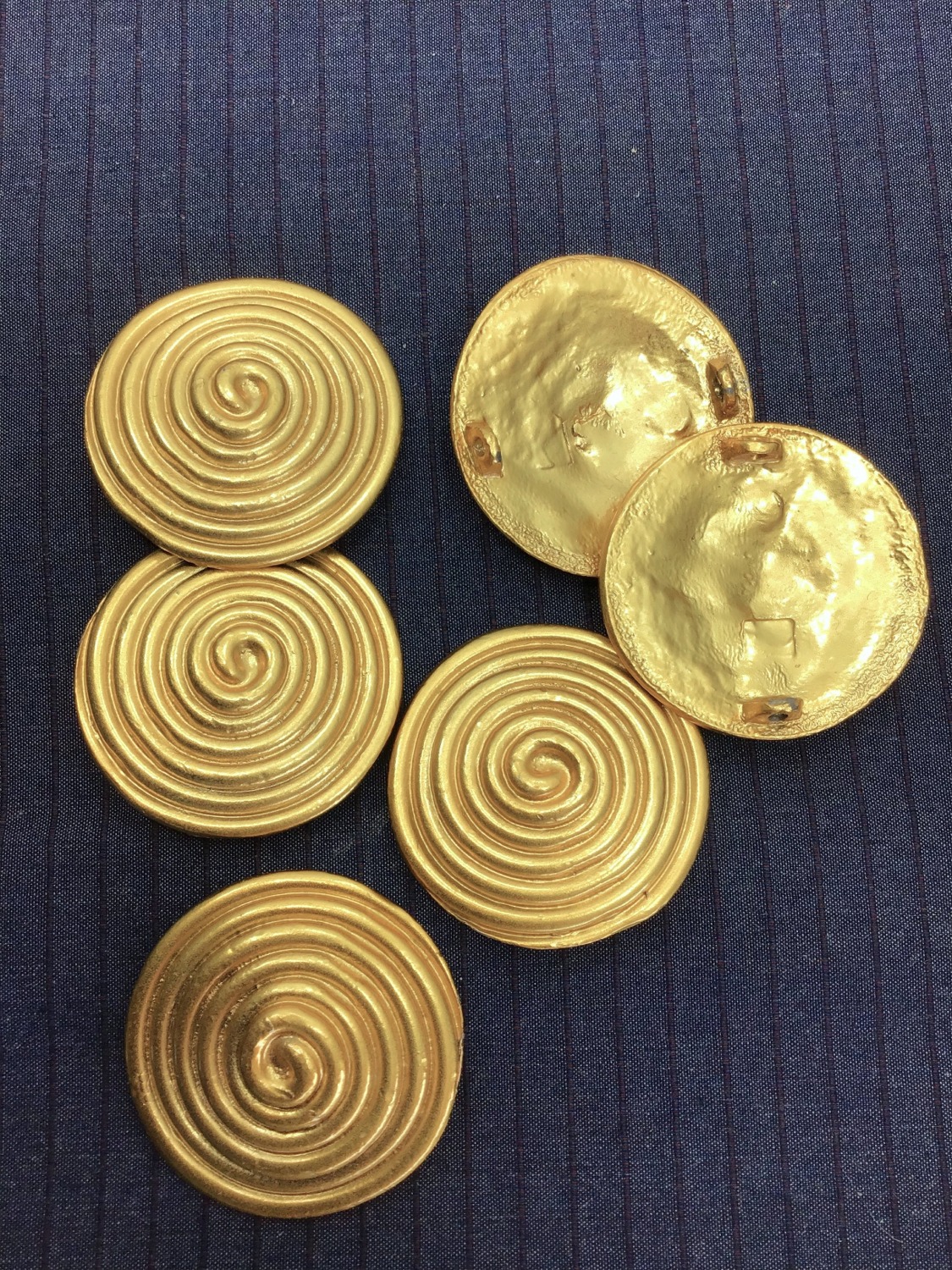 Heavy Gold Metal Swirl Vintage Two Shank 1-1/2" (38mm) 60L Large Gold ...