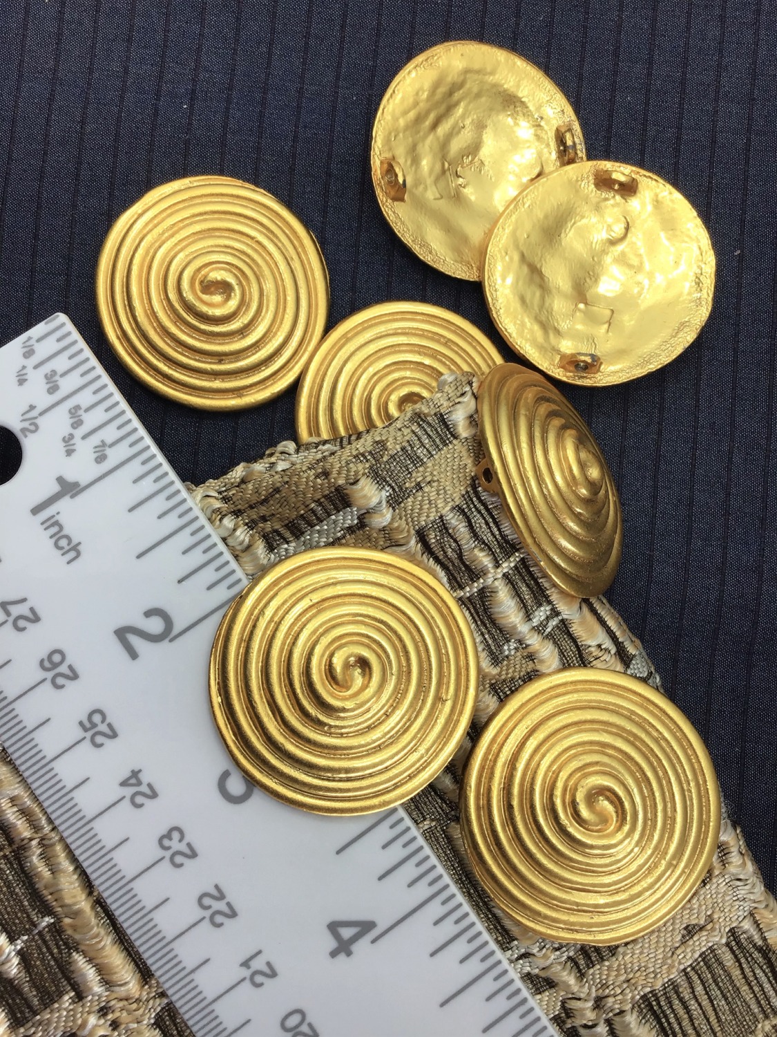 Heavy Gold Metal Swirl Vintage Two Shank 1-1/2" (38mm) 60L Large Gold ...