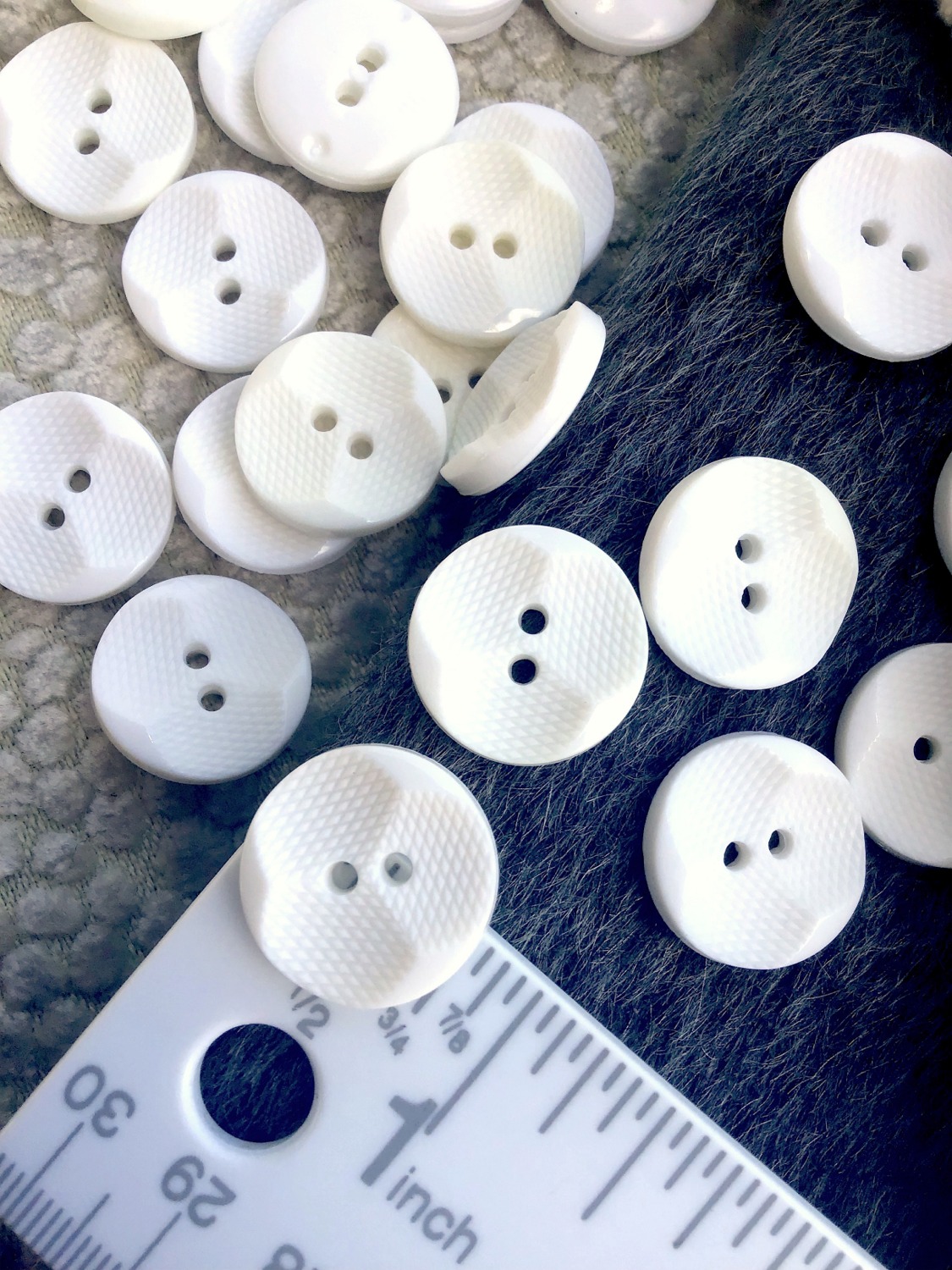 Italian Designer Snow White 2 Hole Buttons 3/4" (19mm) 30L Vintage ...