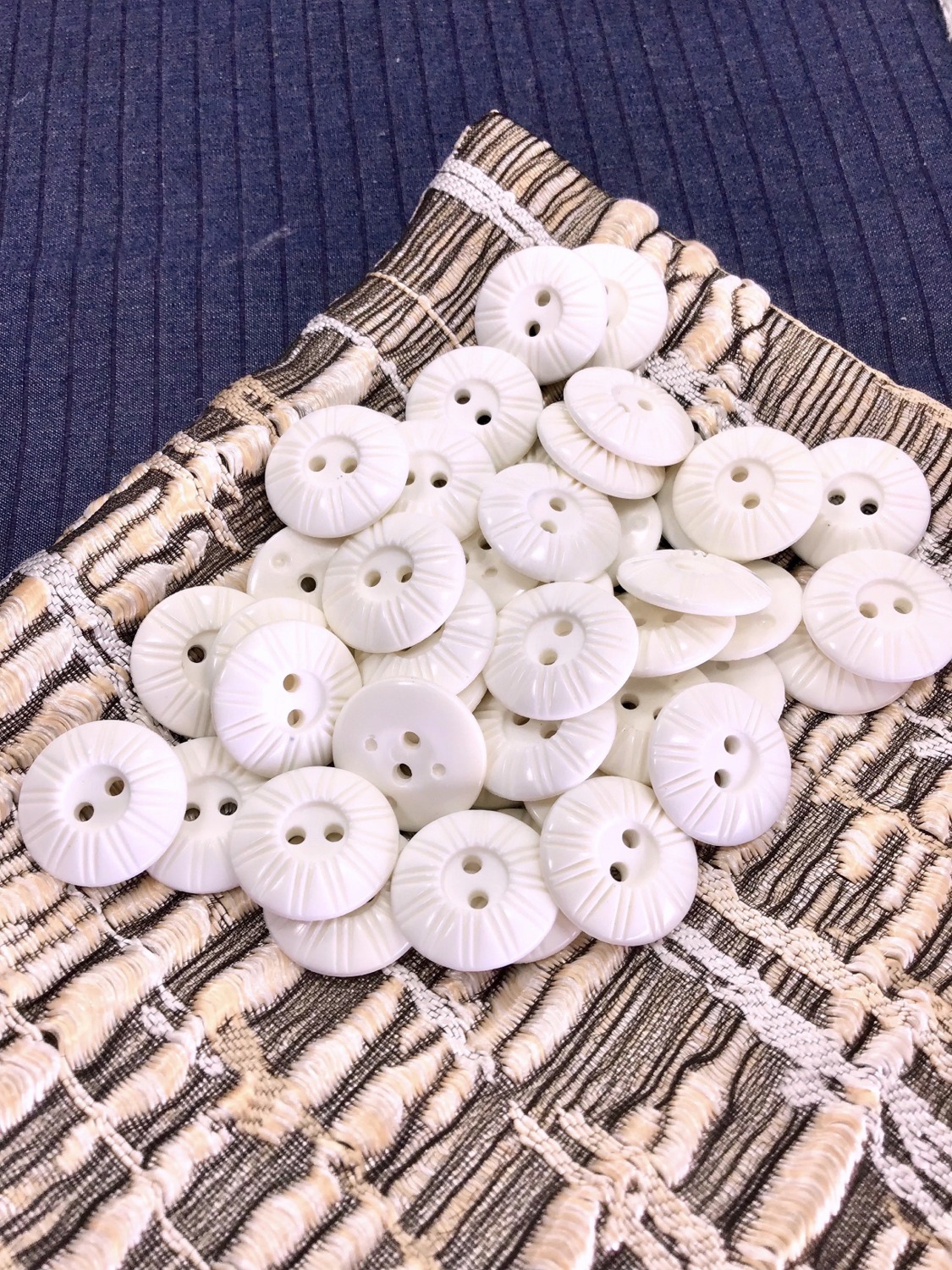 Italian Fancy 2 Hole Vintage White Buttons 11/16" (18mm) 28L Sewing ...