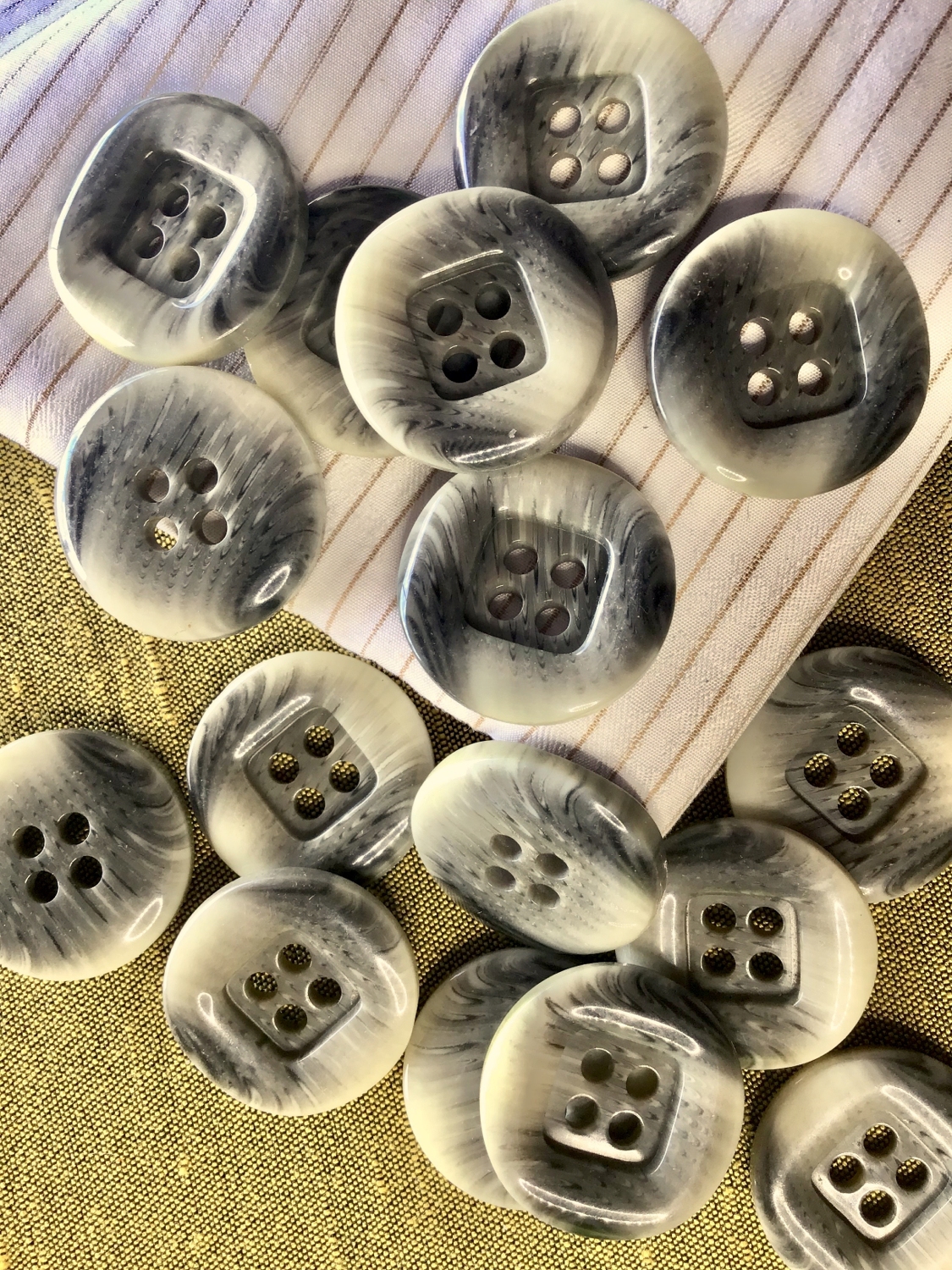 Italian Light Gray Beige 4 Hole Button 1-1/8" (28mm) 44L Vintage ...