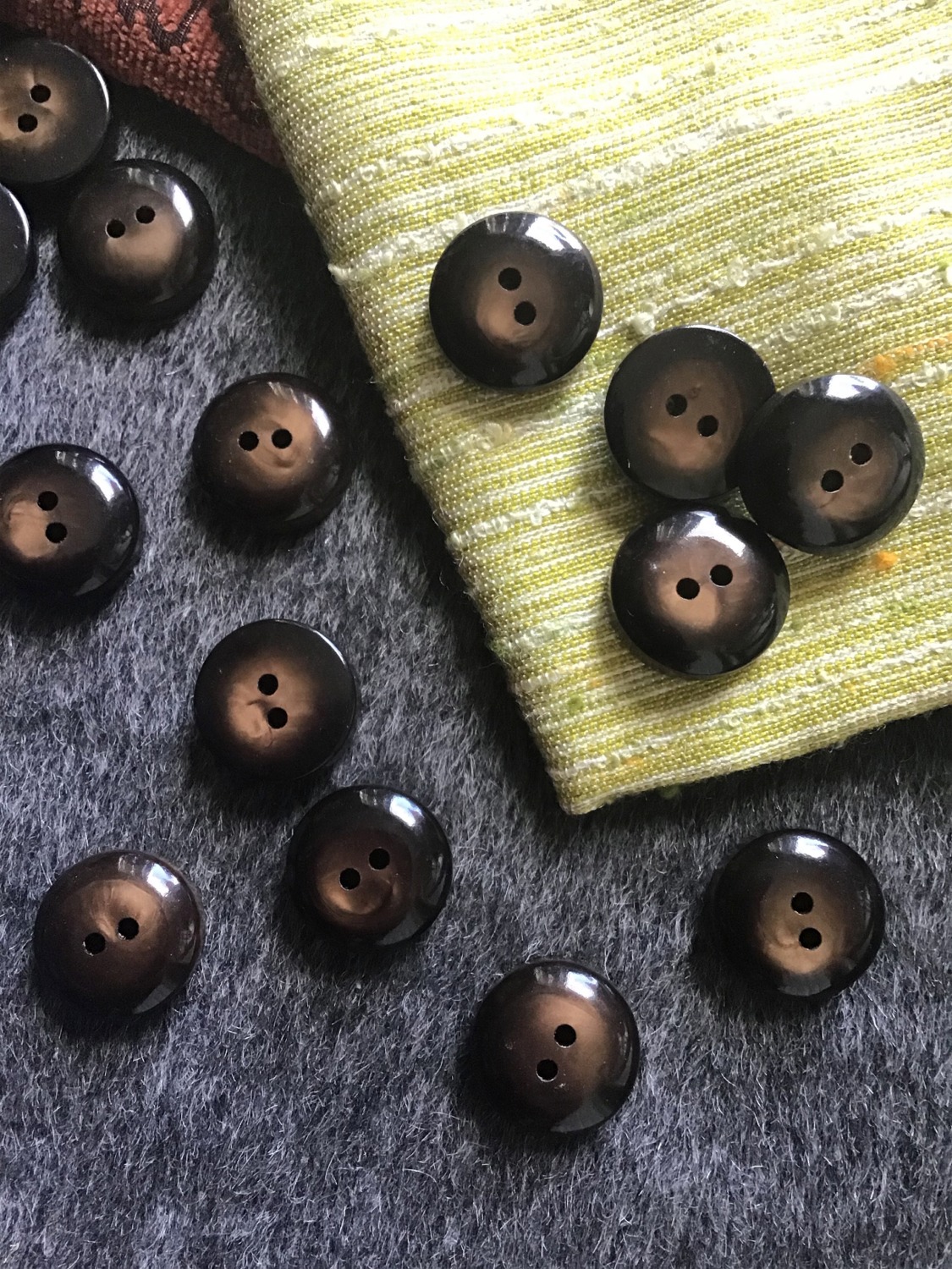Pearl-like Brown 2 Hole 15/16" (22mm) 36L Italian Vintage Thick Buttons ...