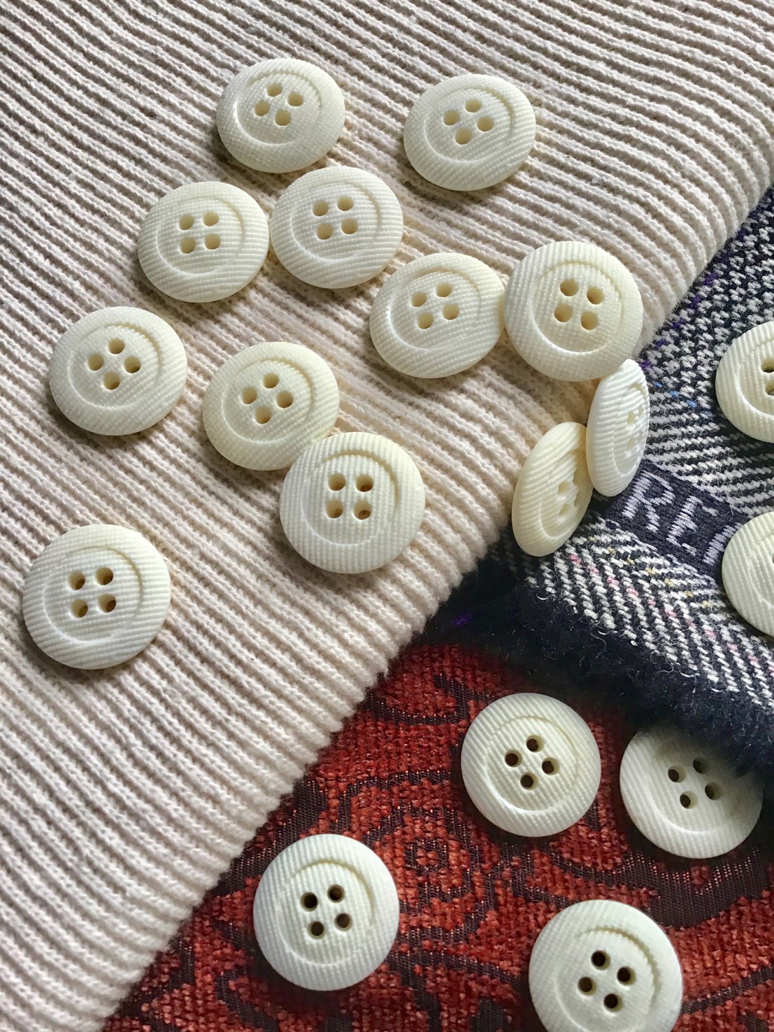 Textured Vintage White 4 Hole 7/8" (21mm) 34L Italian Sewing Buttons #608