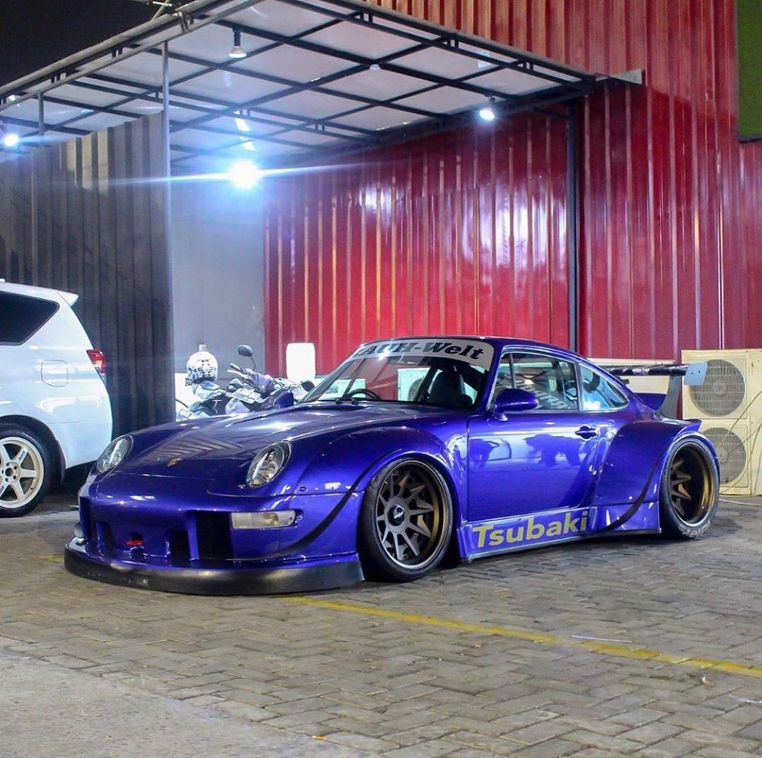 PORSCHE 993 RWB ROTIFORM CVT