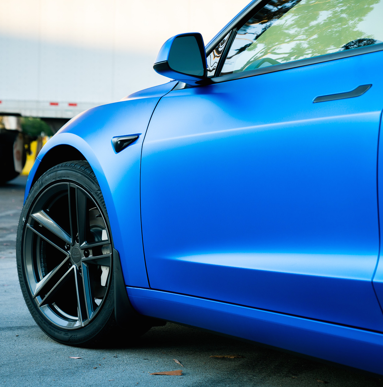 TESLA MODEL 3 OHM LIGHTNING GLOSS GUNMETAL