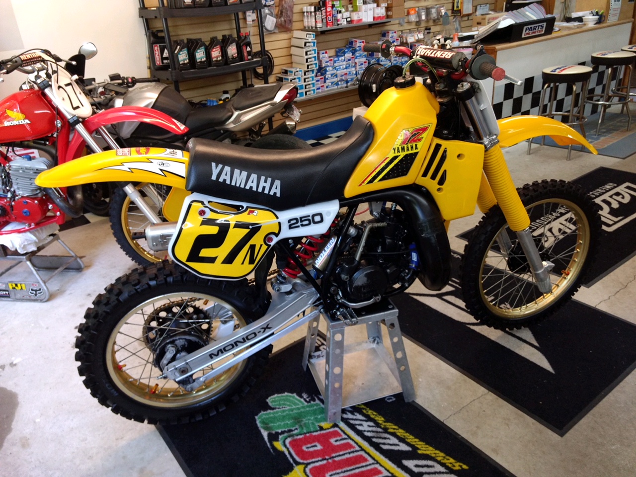 1984-1985 Yamaha YZ250 Regular Yellow with Black Bold Pinstripe