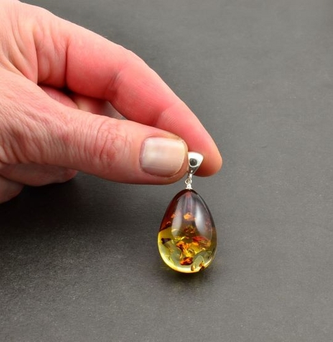 Gorgeous Baltic Amber Pendant [Amber Jewelry Boutique].
