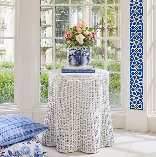 7003 Scallop Round Wicker Side Table