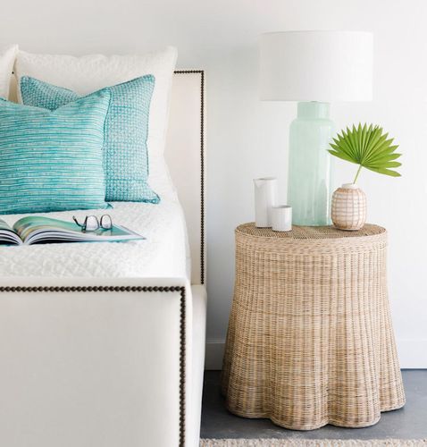 7003 Scallop Round Wicker Side Table