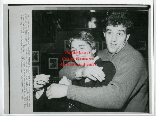 1981 GERRY COONEY Boxing MUFFIN SPENCER-DEVLIN Golf Vintage Photograph