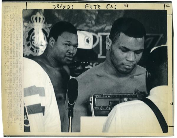 1988 MIKE TYSON vs LARRY HOLMES Vintage Boxing Photo ATLANTIC CITY, NJ ...