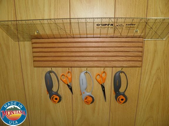 QUILTING RULER HOLDER, WALL MOUNTED, 6 SLOT, SOLID RED OAK. (0519201512)