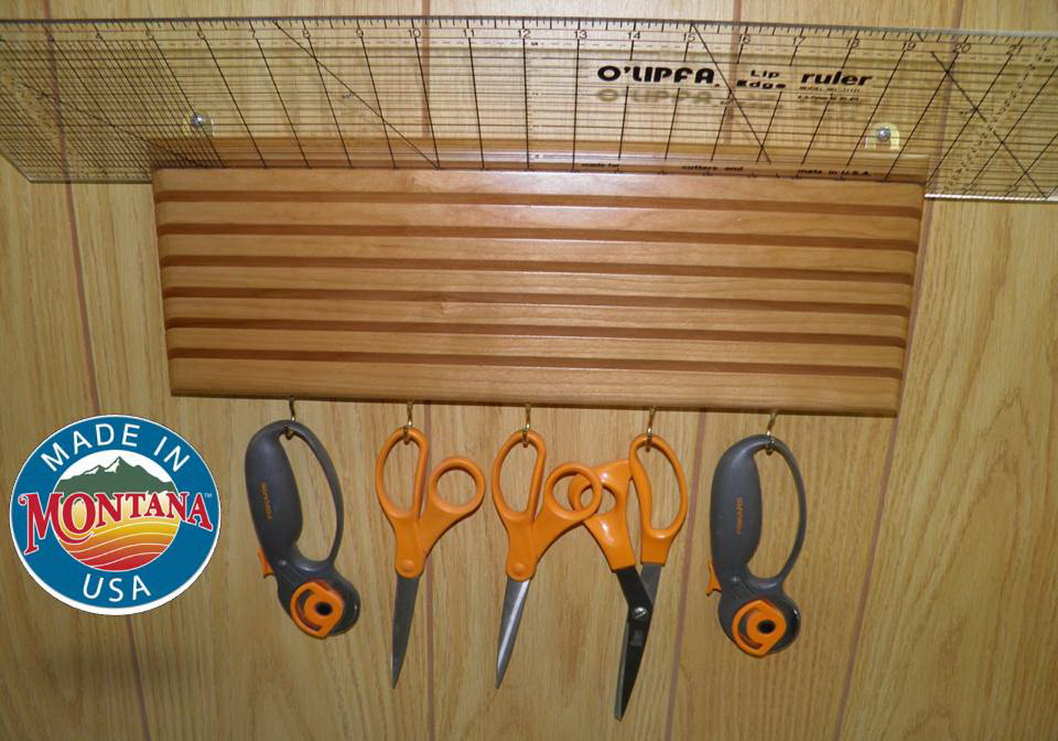 QUILTING RULER HOLDER, WALL MOUNTED, SOLID CHERRY, 7 SLOTS. (0524201503)