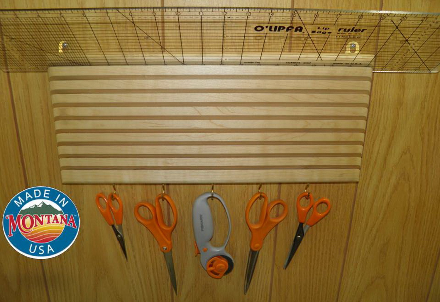 QUILTING RULER HOLDER, WALL MOUNTED, SOLID MAPLE, 9 SLOT. (0522201506)