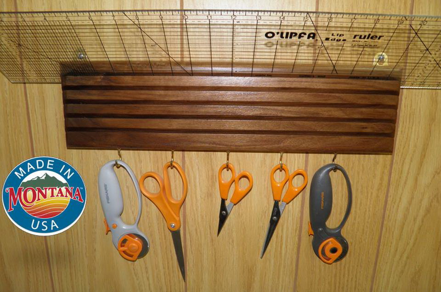 QUILTING RULER HOLDER, WALL MOUNTED, SOLID WALNUT, 5 SLOTS. (0524201501)