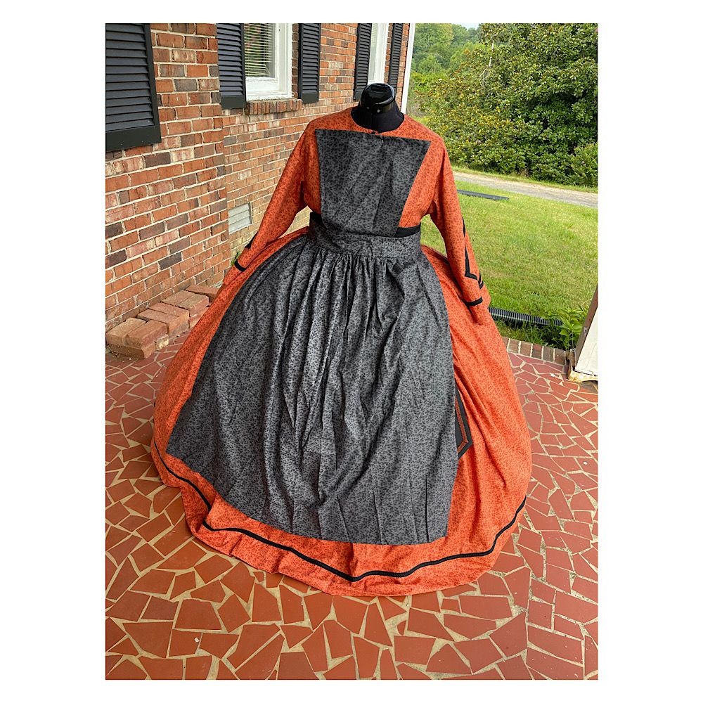 Black on Black Leaf and Vine Civil War Pinner Apron