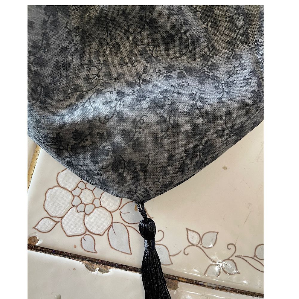 Charcoal Tonal with Black Leaf and Vine Civil War Reticule