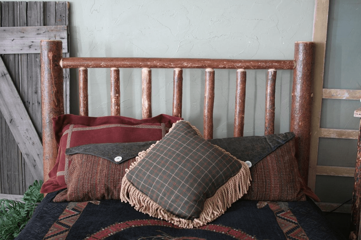 Pine Queen Mountain Log Bed