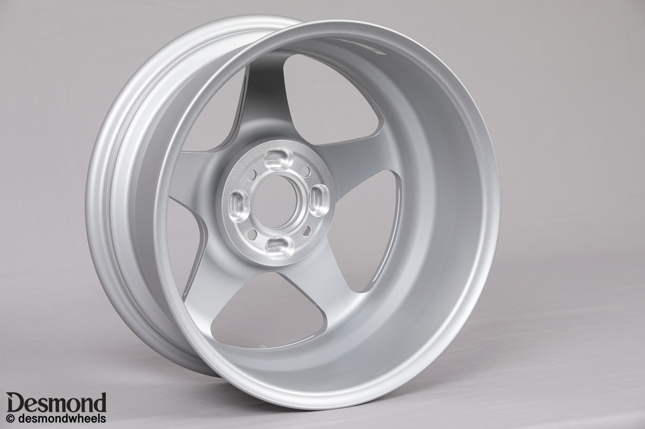 Desmond Regamaster EVO II 16X7 5X114.3 +38 Offset Gloss Silver