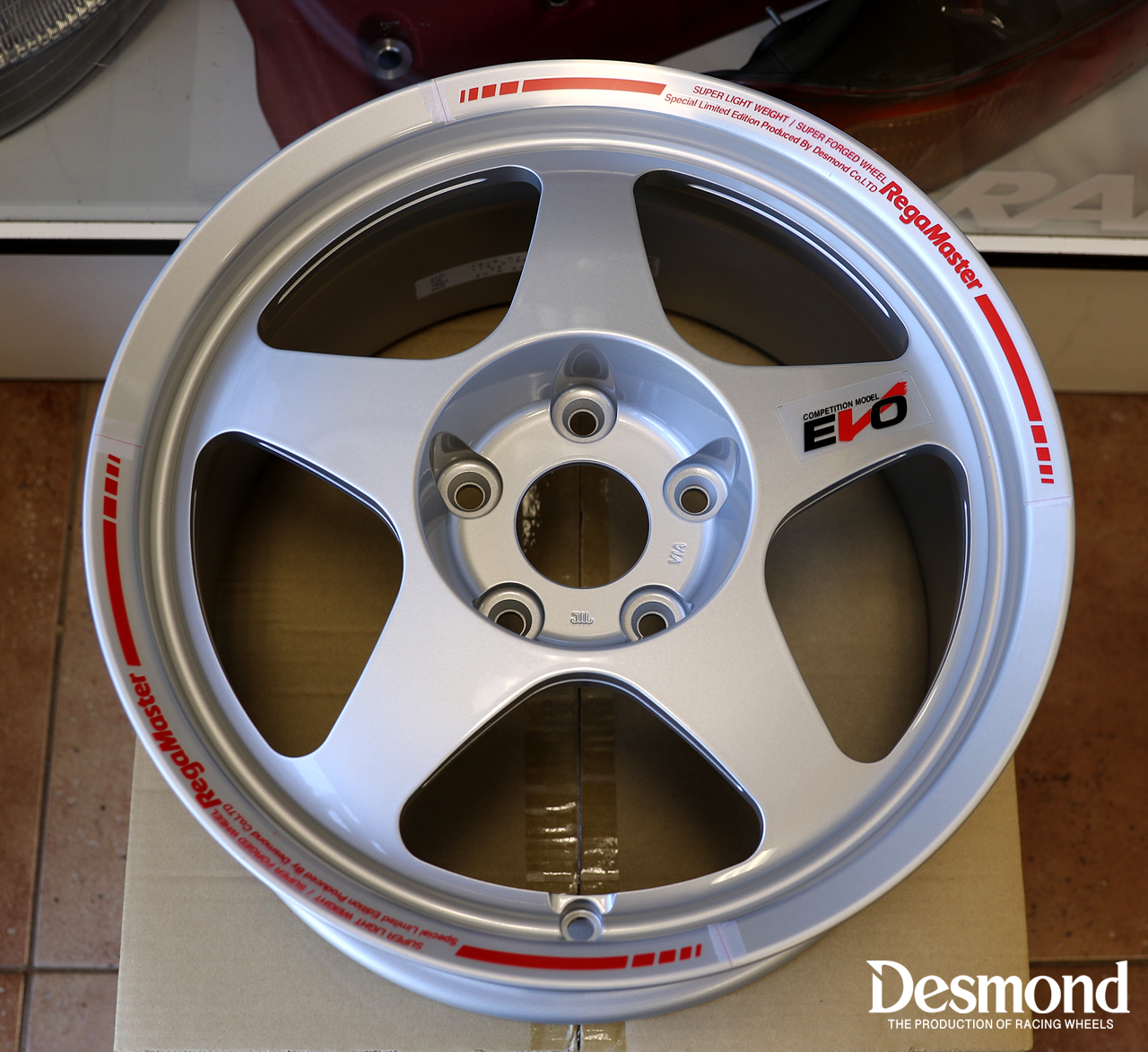 Desmond Regamaster EVO II 16X8 5X114.3 +35 Offset Gloss Silver