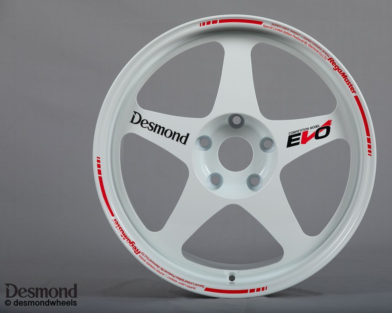 Desmond Regamaster EVO II 18X8.5 5X120 +45 Offset Gloss White / Silver
