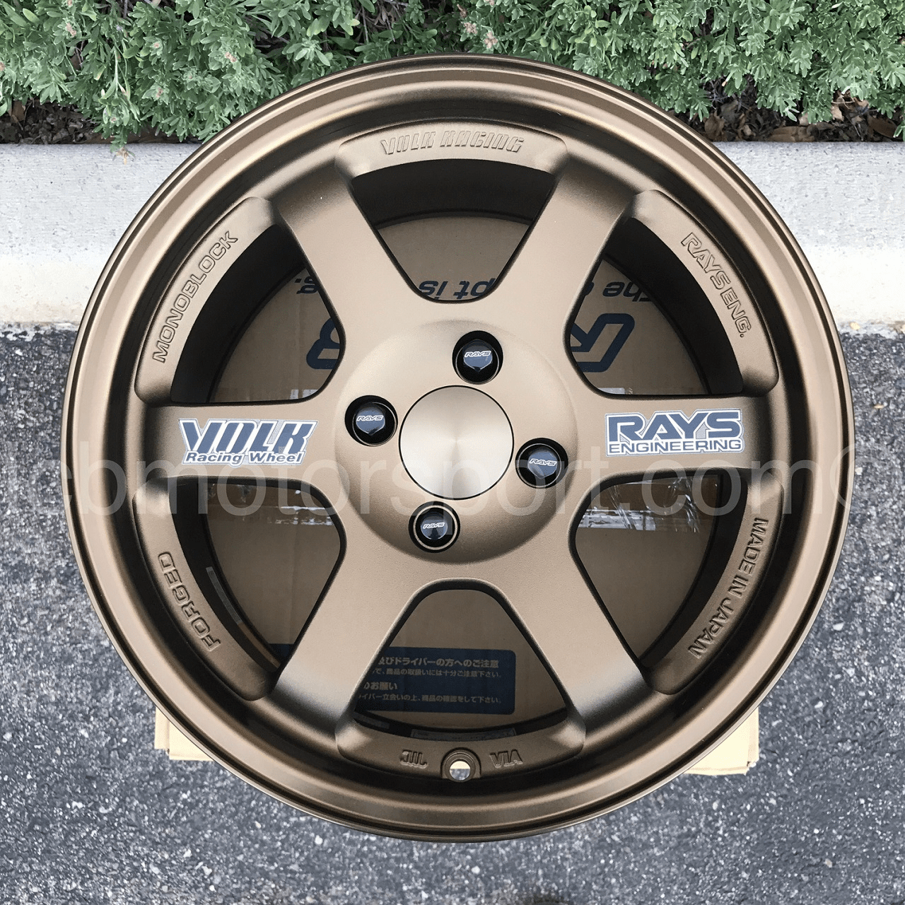 Accessories Lug Nuts / Center Caps / Replacement Decals