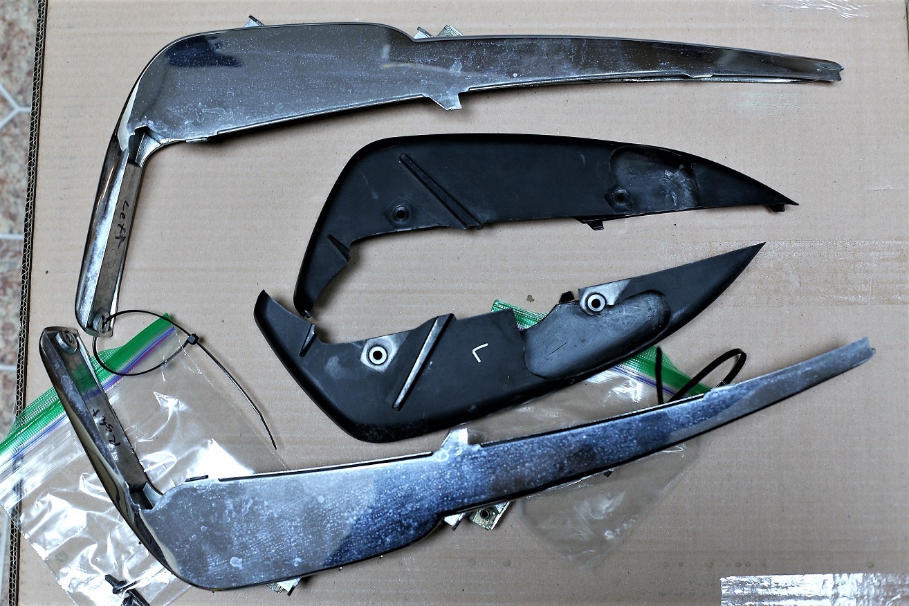 K1200LT Left & Right Front Rocker Panel Moldings, Chrome W/ Black Crash ...