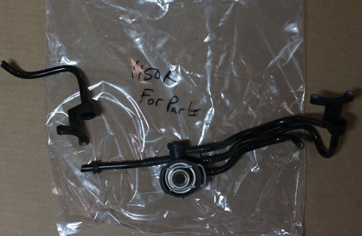 R1150RT/RS/R/GS Fuel Distributor W/ Pressure Regulator FOR PARTS