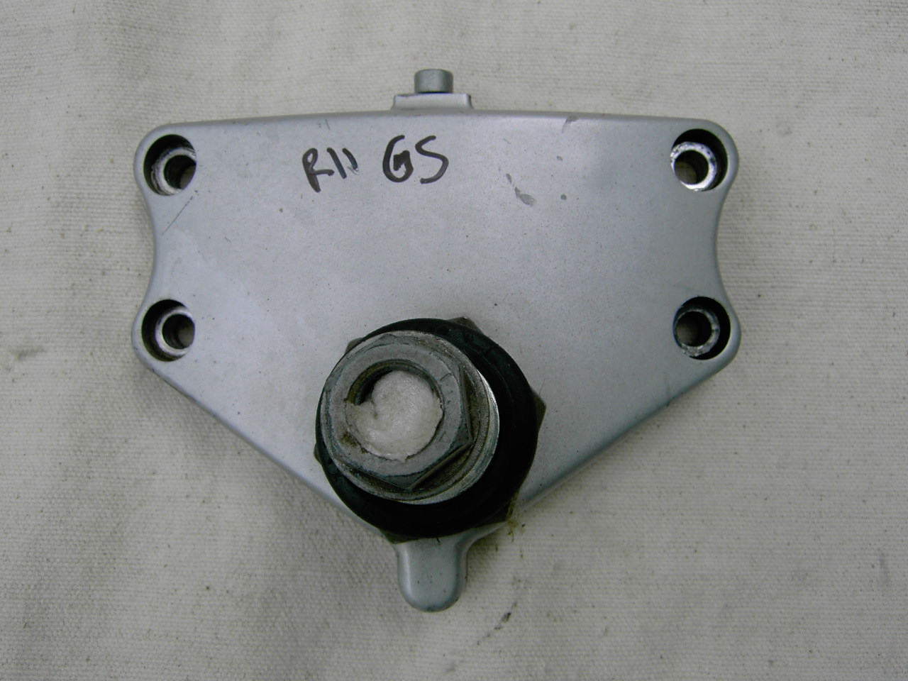 R850/1100GS Lower Fork Bridge W/Ball Joint, Silver