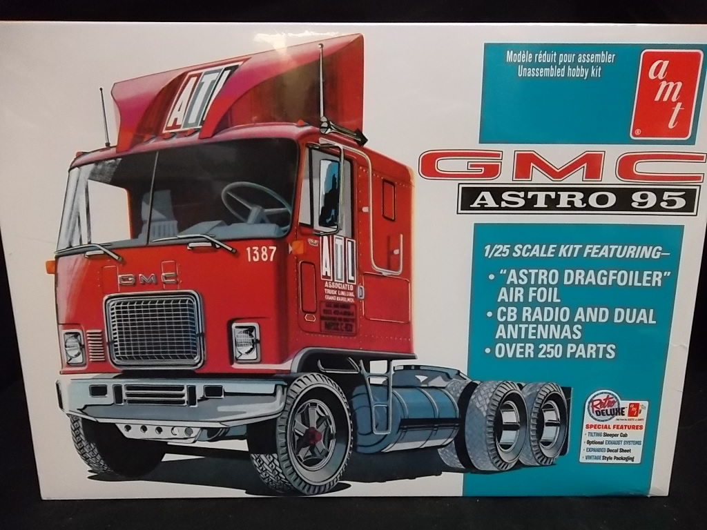 AMT 1140 -- GMC Astro 95 Truck Tractor 1:25