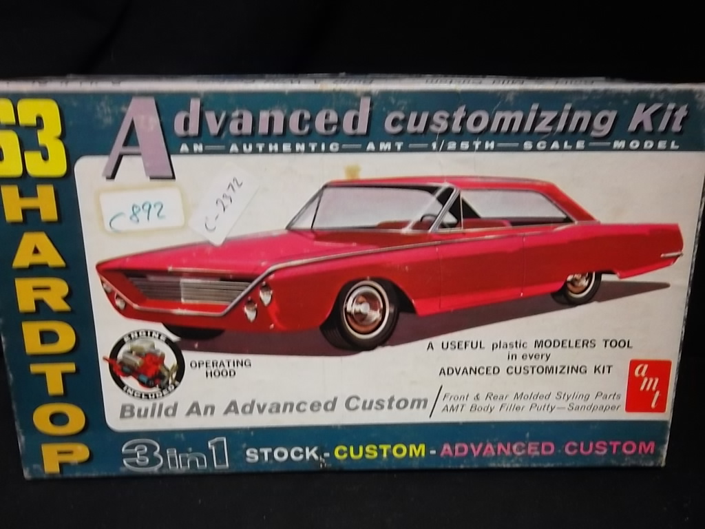 AMT 6223 -- '63 T-Bird Hardtop Advanced Customizing Kit 3'n1 1:25