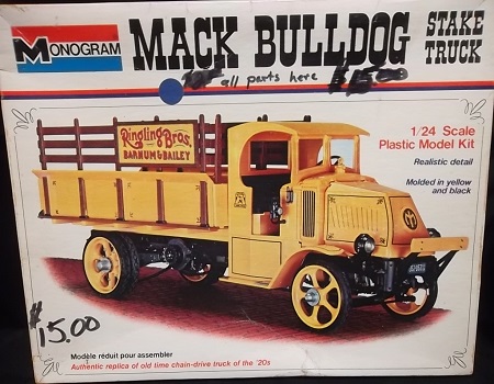 Monogram 7537 -- Mack Bulldog Stake Truck 1:24