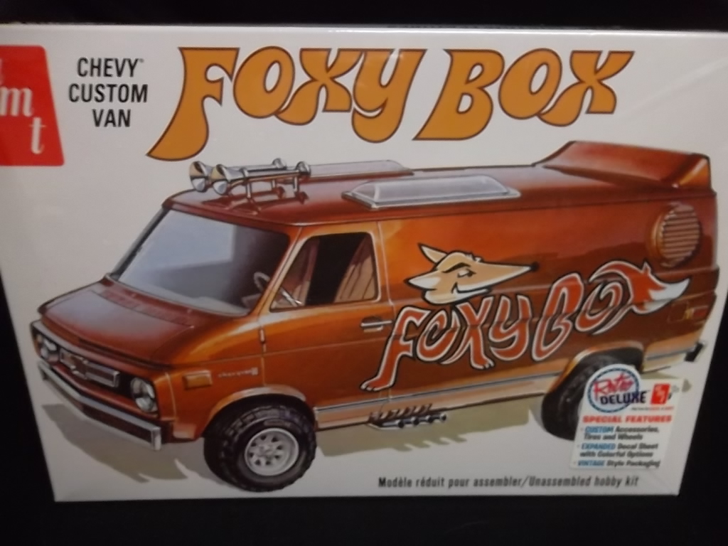 AMT 1265 -- "Foxy Box" Chevy Custom Van 1:25