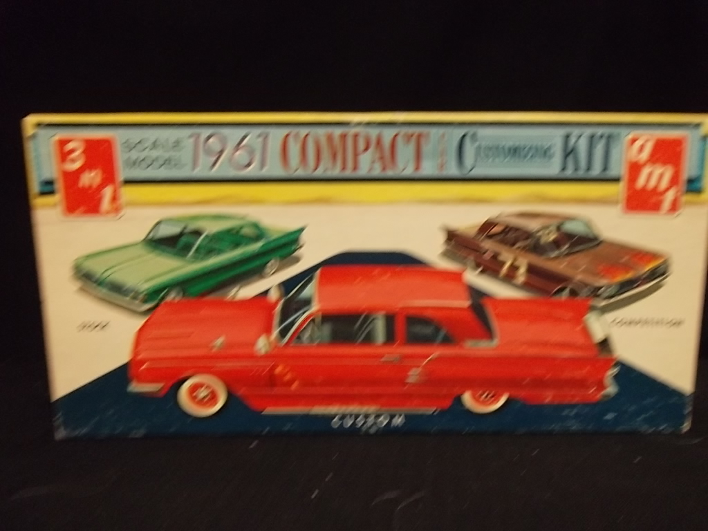 AMT 1031 -- 1961 Falcon Ranchero 1:25